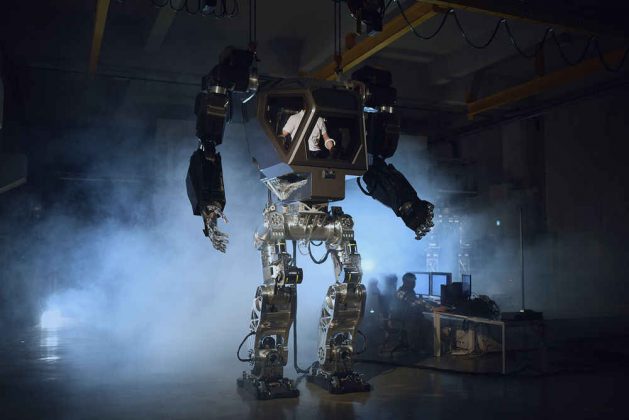 13ft tall manned robot learns to walk and move hands (Watch) - Tdnews