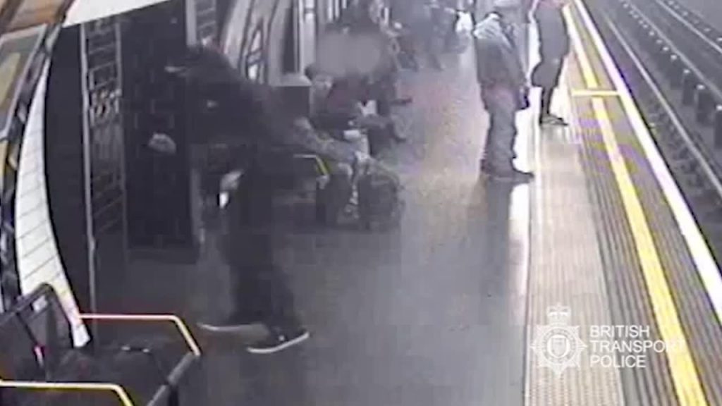 Paul Crossley pushes Robert Malpas onto London Underground tracks - Tdnews